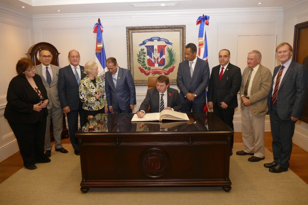 Dominican Republic keen to strengthen friendship with UK - BGIPU